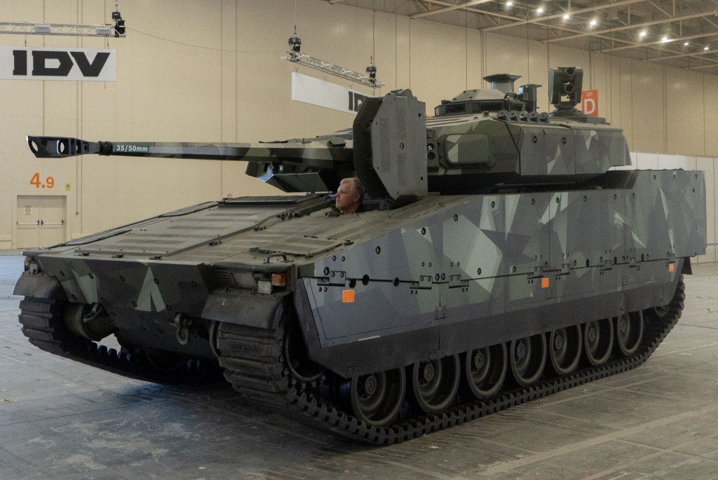 “Tank battles” and a “parade” of armored vehicles at DEFEA in Athens ...